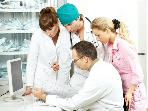 In Italia lavorano 400mila infermieri, ne mancano almeno 65mila ...