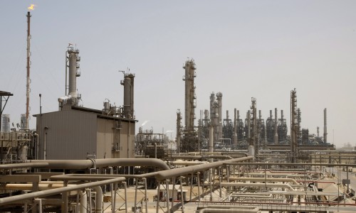 Petrolio, Arabia Saudita punta a cento dollari al barile - Italia ...