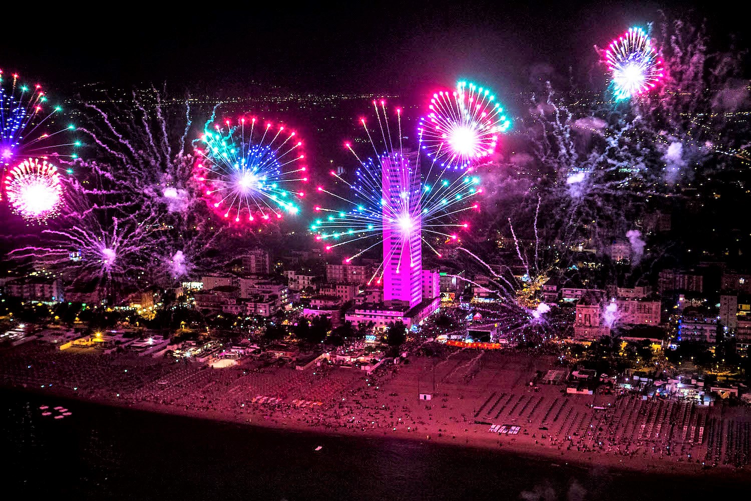 PINK YOUR LIFE | La Notte Rosa 2018 in Riviera Romagnola - Italia ...