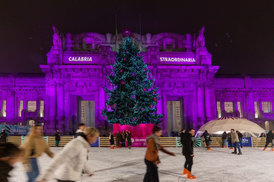 MILANO | Inaugurato Senstation On Ice, il più grande percorso ...