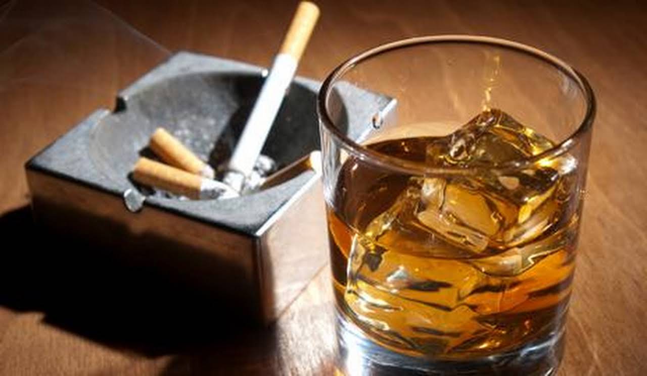 Fumo, alcool e HPV tra i sintomi che colpiscono i giovani - Italia ...